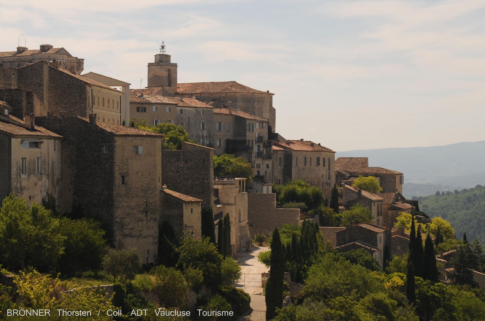 gordes_2_plus_beaux_villages_de_france_dans_le_luberon_en_provence ...